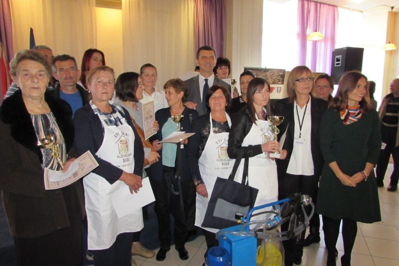 Nagradu za najbolji stari sir dobila Miladinka Vučetić iz Brvenice - PV ...